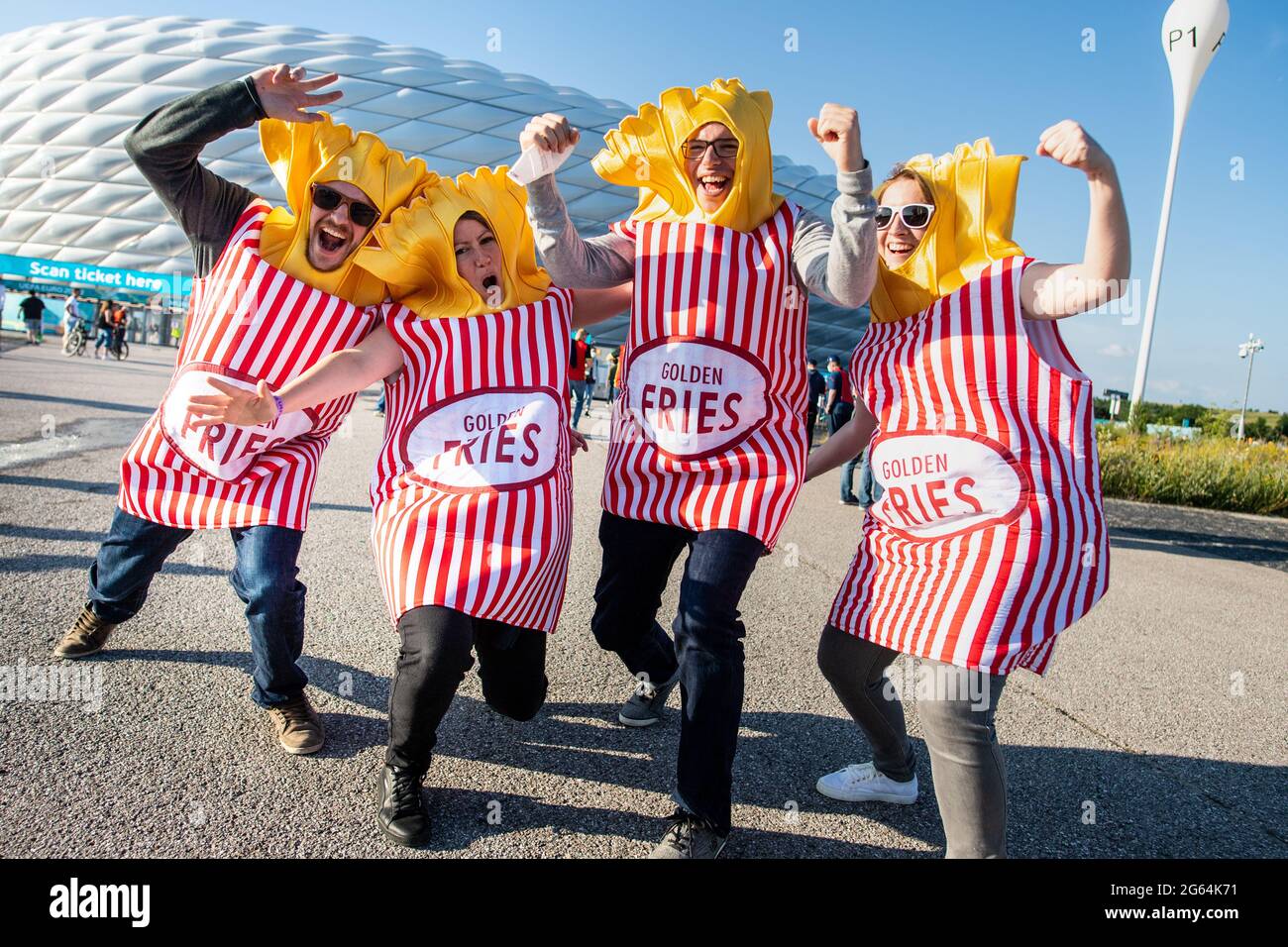 Belgian fries group hi-res stock photography and images - Alamy