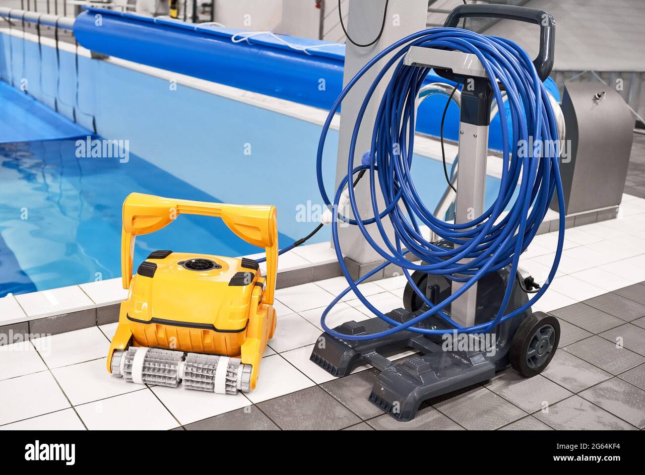 Pool cleaner machine hi-res stock photography and images - Alamy