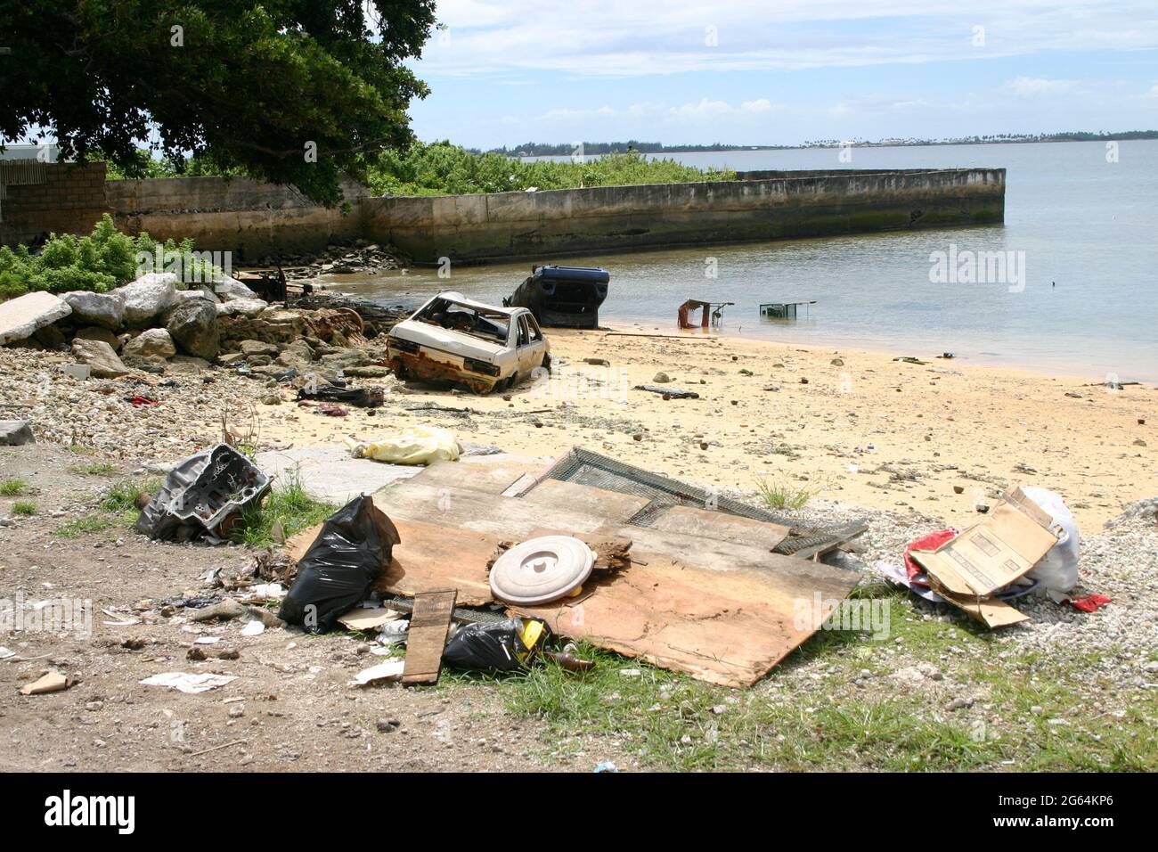 Garbage beach marshall islands hi-res stock photography and images - Alamy