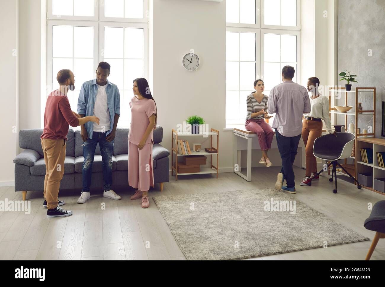 Conversation at home hi-res stock photography and images - Alamy