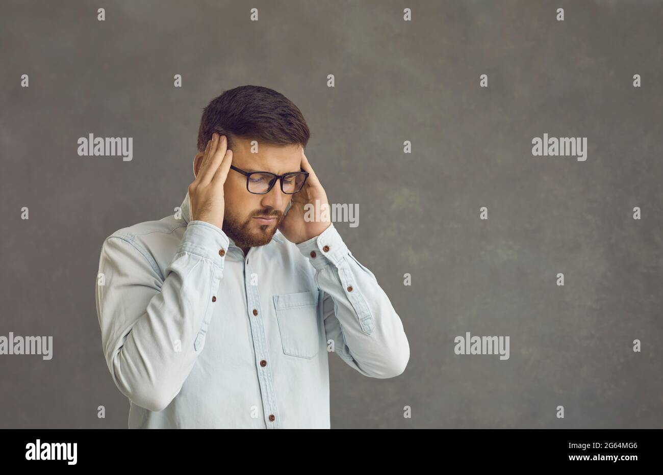 Person worried hi-res stock photography and images - Alamy