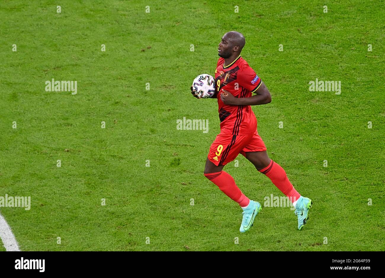 Munchen, Germany. 02nd July, 2021. Belgian forward Romelu Lukaku (9 ...