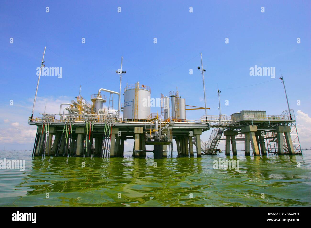Lago de Maracaibo-Venezuela-7-07-2010- An flow gas station is seen in ...
