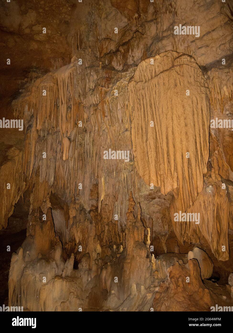 Cave drapery formations hi-res stock photography and images - Alamy