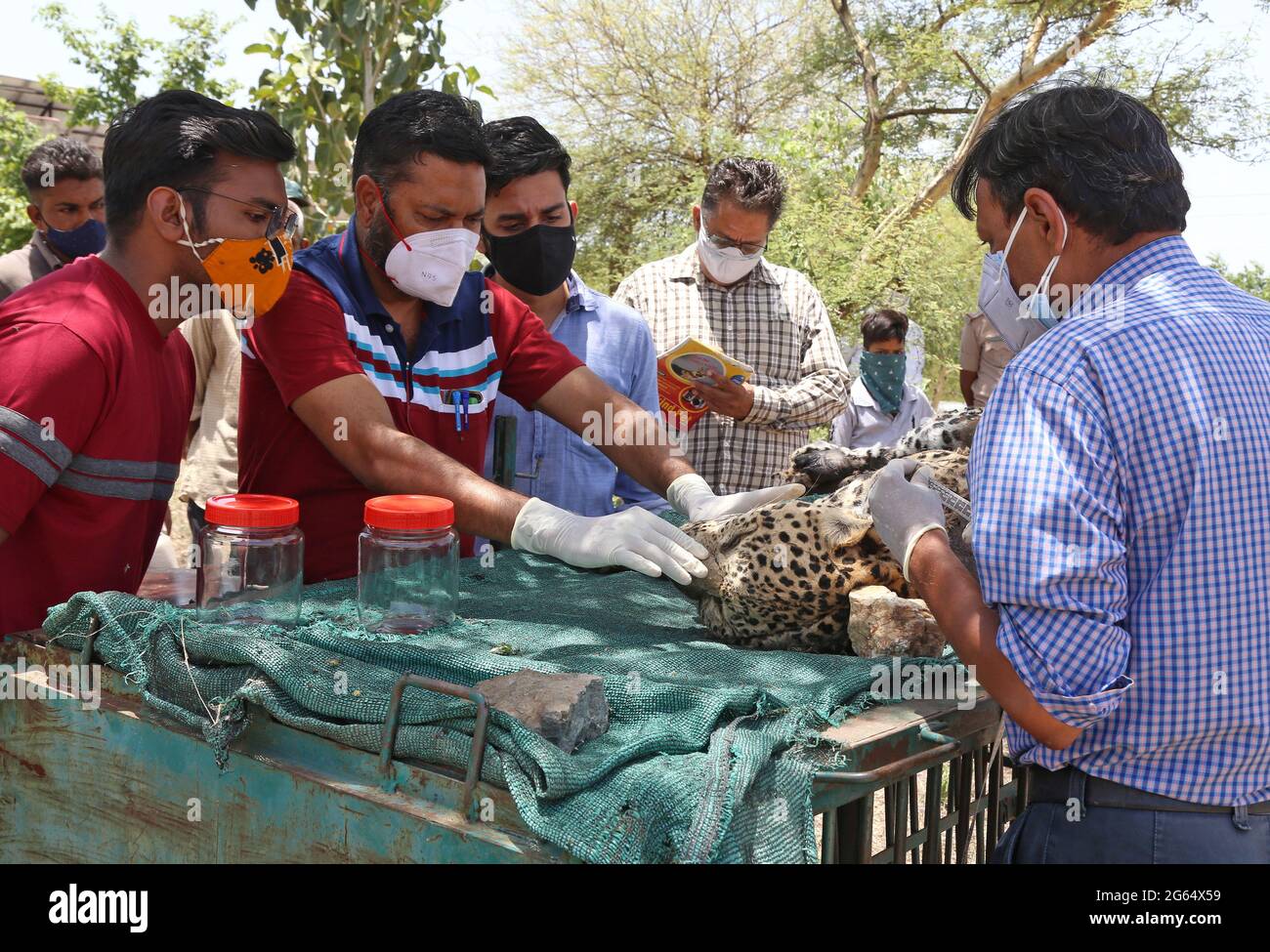 Hindu female dead body old hi-res stock photography and images - Alamy