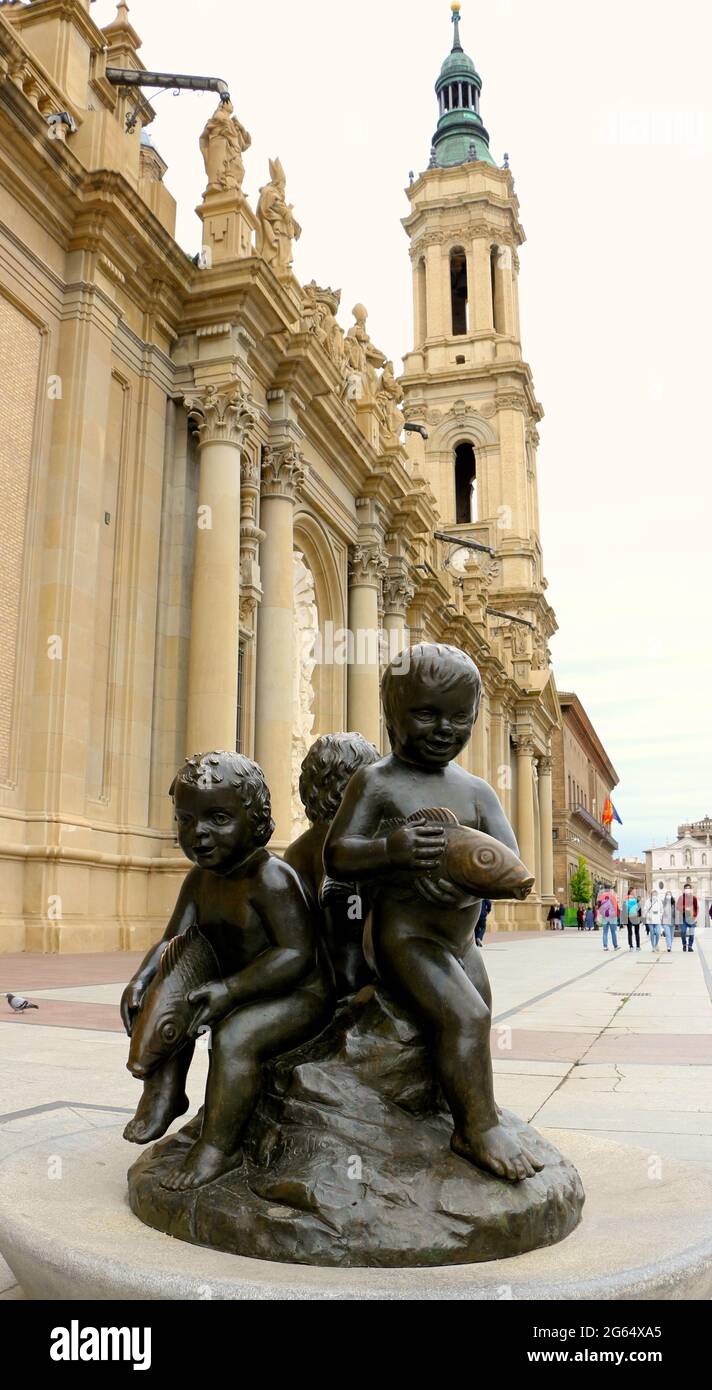 Fountain in the Pilar Plaza with boys holding fish by sculptor ...