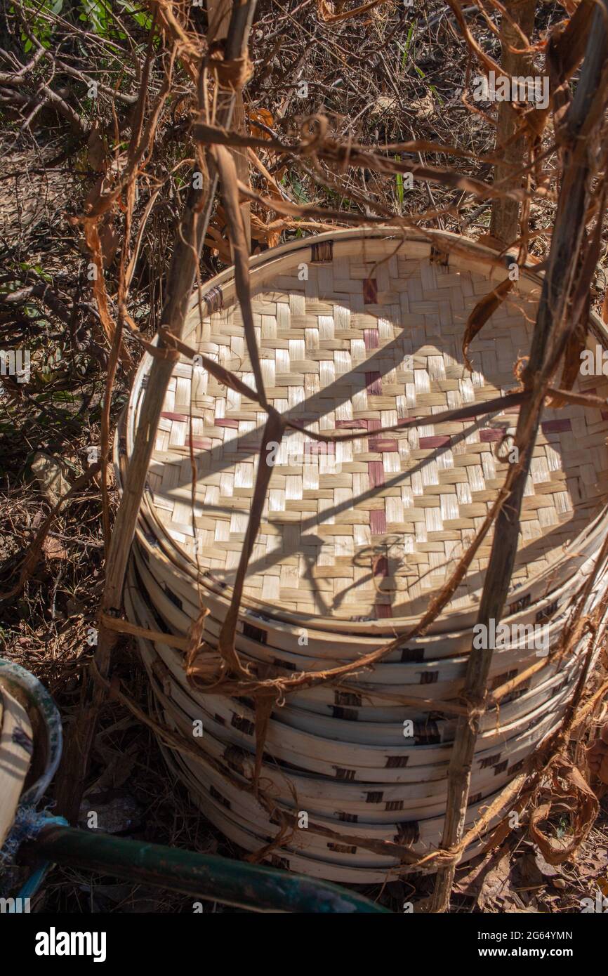 Straw sieve hi-res stock photography and images - Alamy