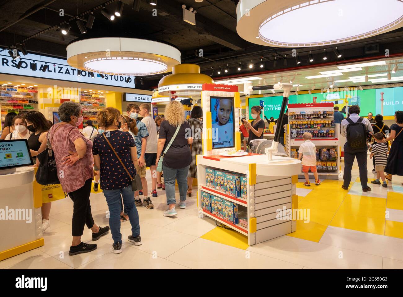 LEGO Toy Store, Rockefeller center, 2021, NYC, USA Stock Photo - Alamy