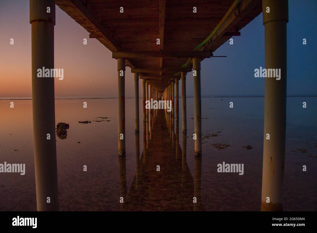 Hot beach hi-res stock photography and images - Alamy