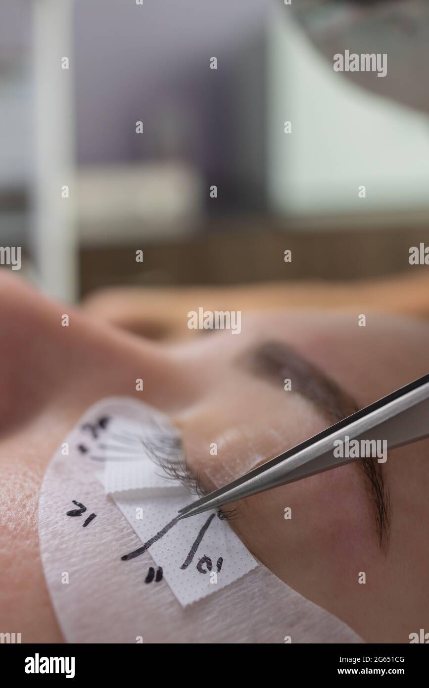 Beautiful Woman with long eyelashes in a beauty salon. Eyelash ...