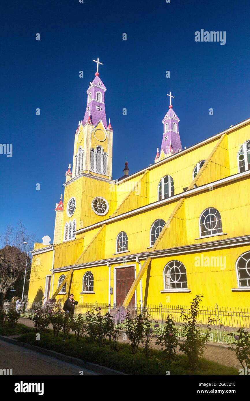 CASTRO, CHILE - MAR 22: San Francisco church in Castro, Chiloe island ...