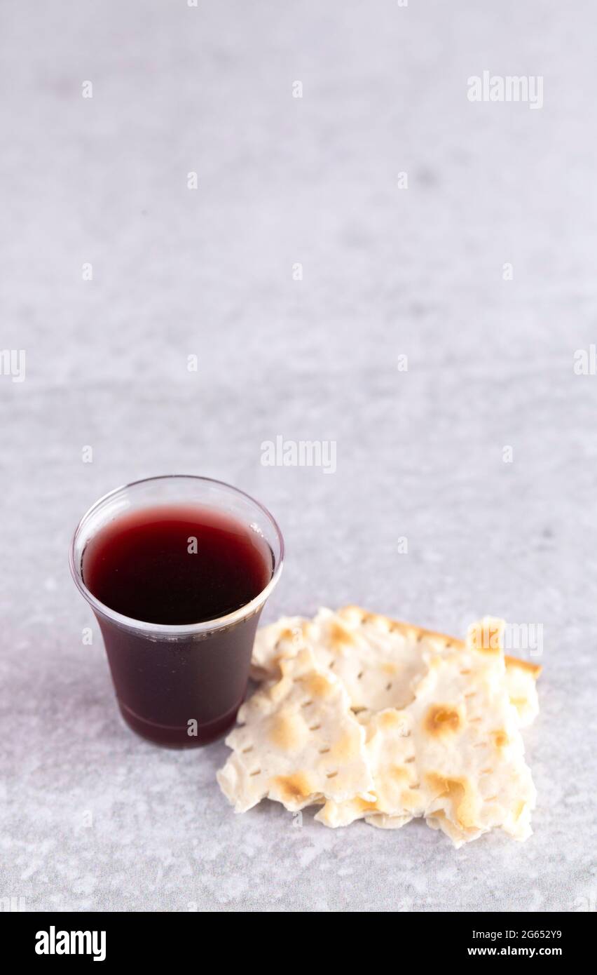Single eucharist hi-res stock photography and images - Alamy