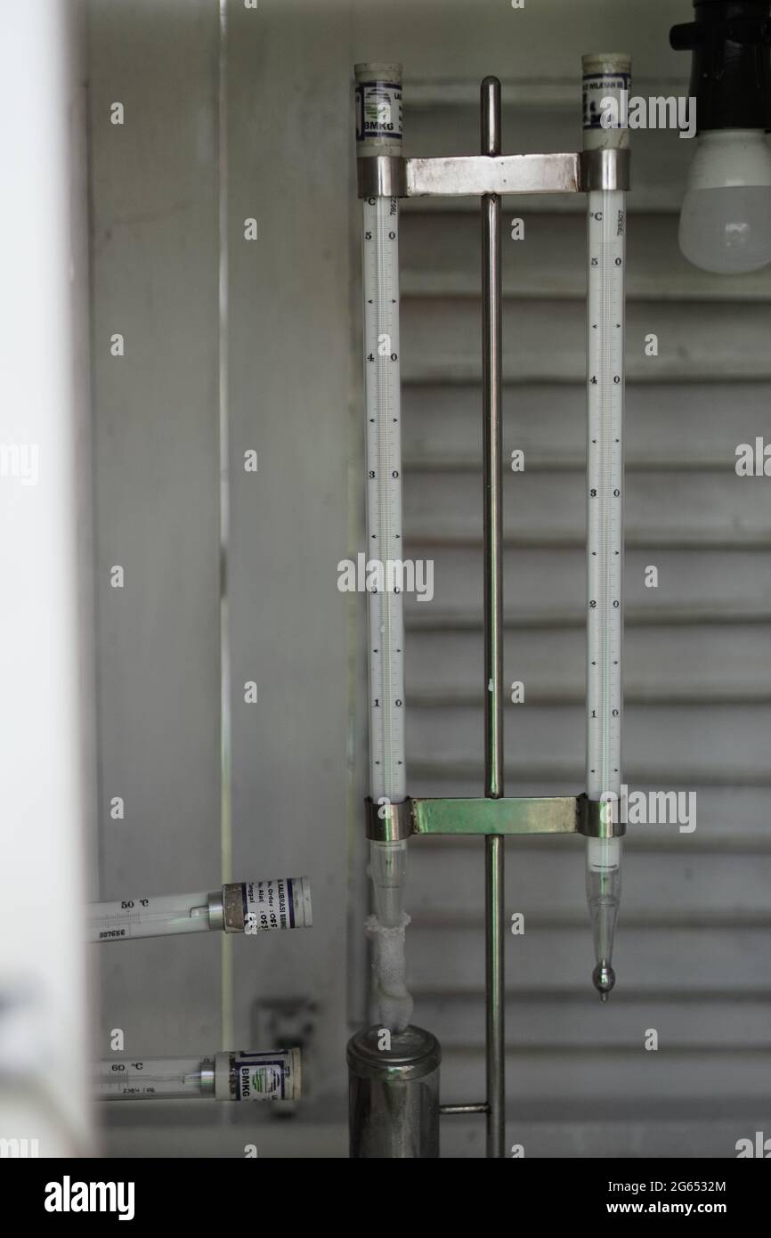 A meteorological thermometer consisting of a maximum and minimum ...