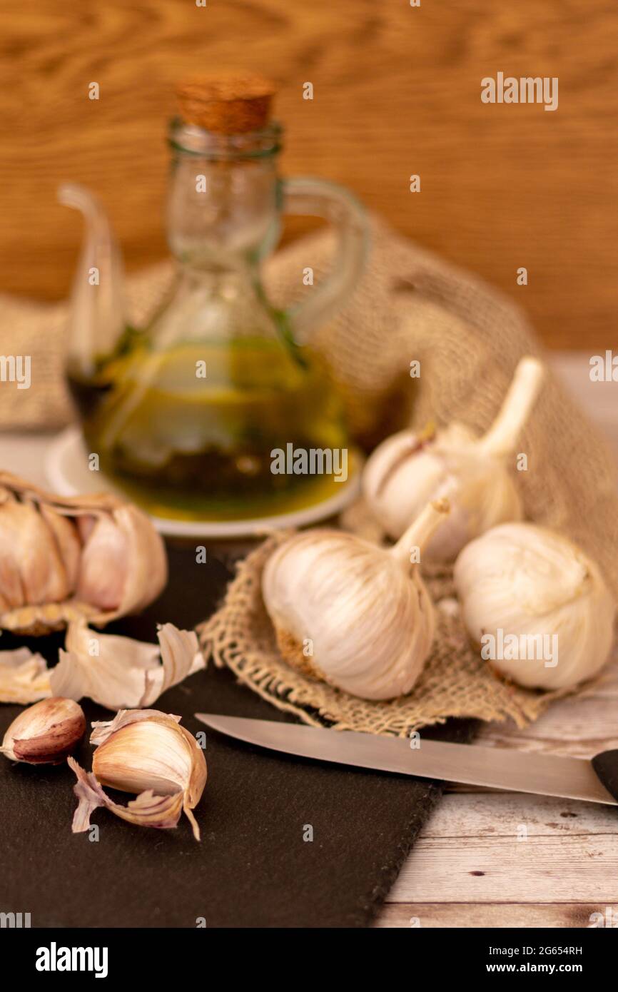 Composition of heads and cloves of garlic together with an oil for the ...