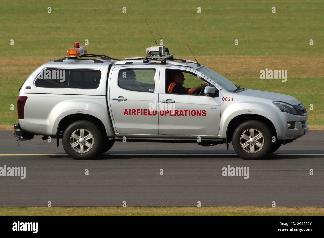 Airport operations vehicle hi-res stock photography and images - Alamy