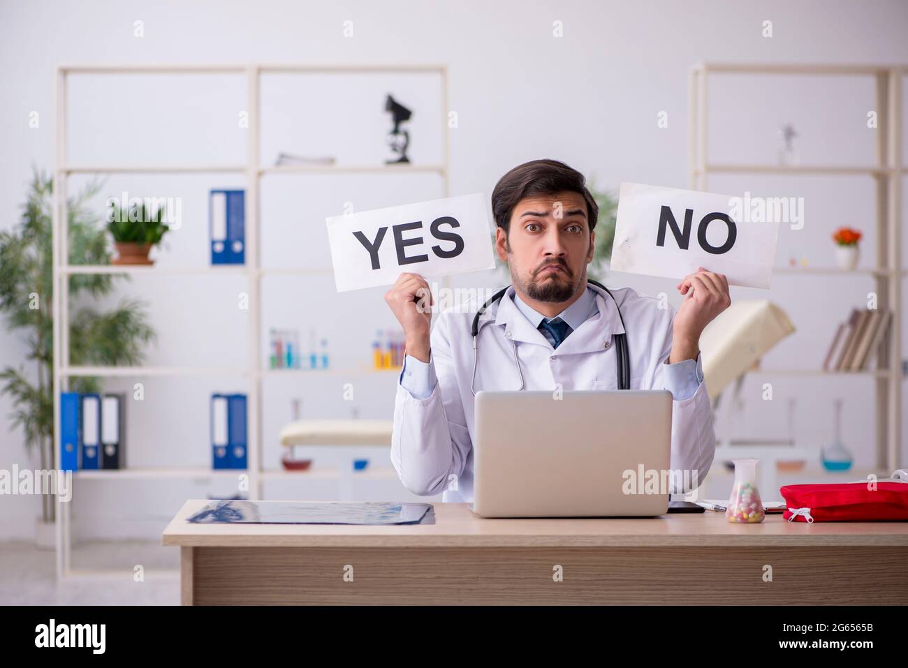 Agreeing decision hi-res stock photography and images - Alamy