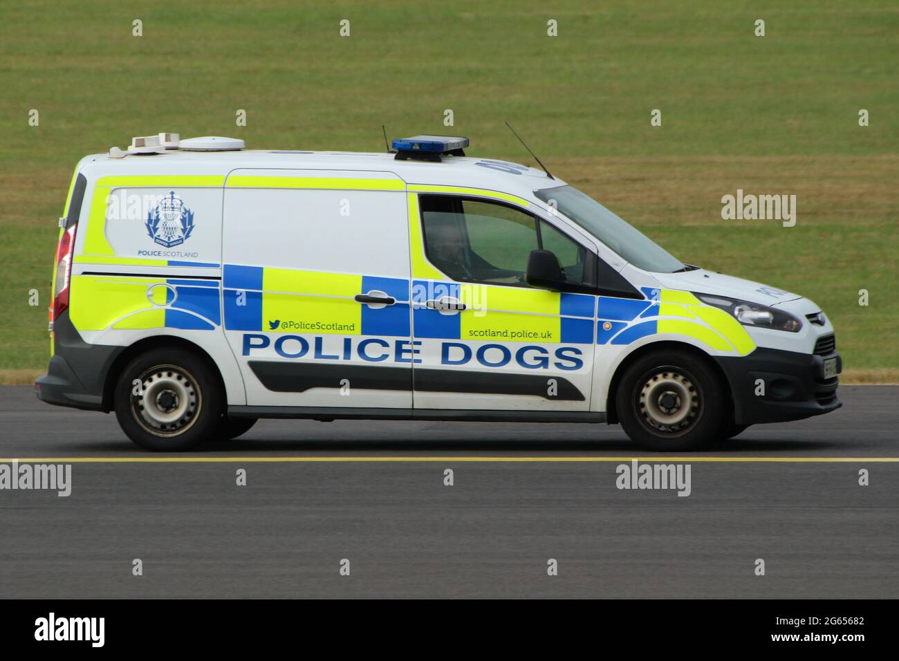 Police dog handler scotland hi-res stock photography and images - Alamy