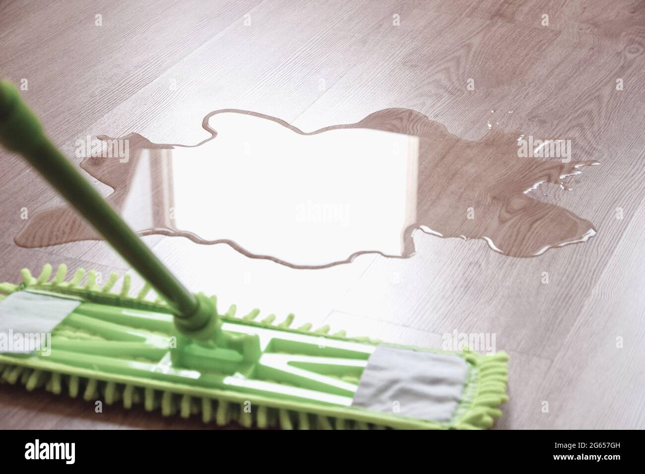 Wiping water hi-res stock photography and images - Alamy