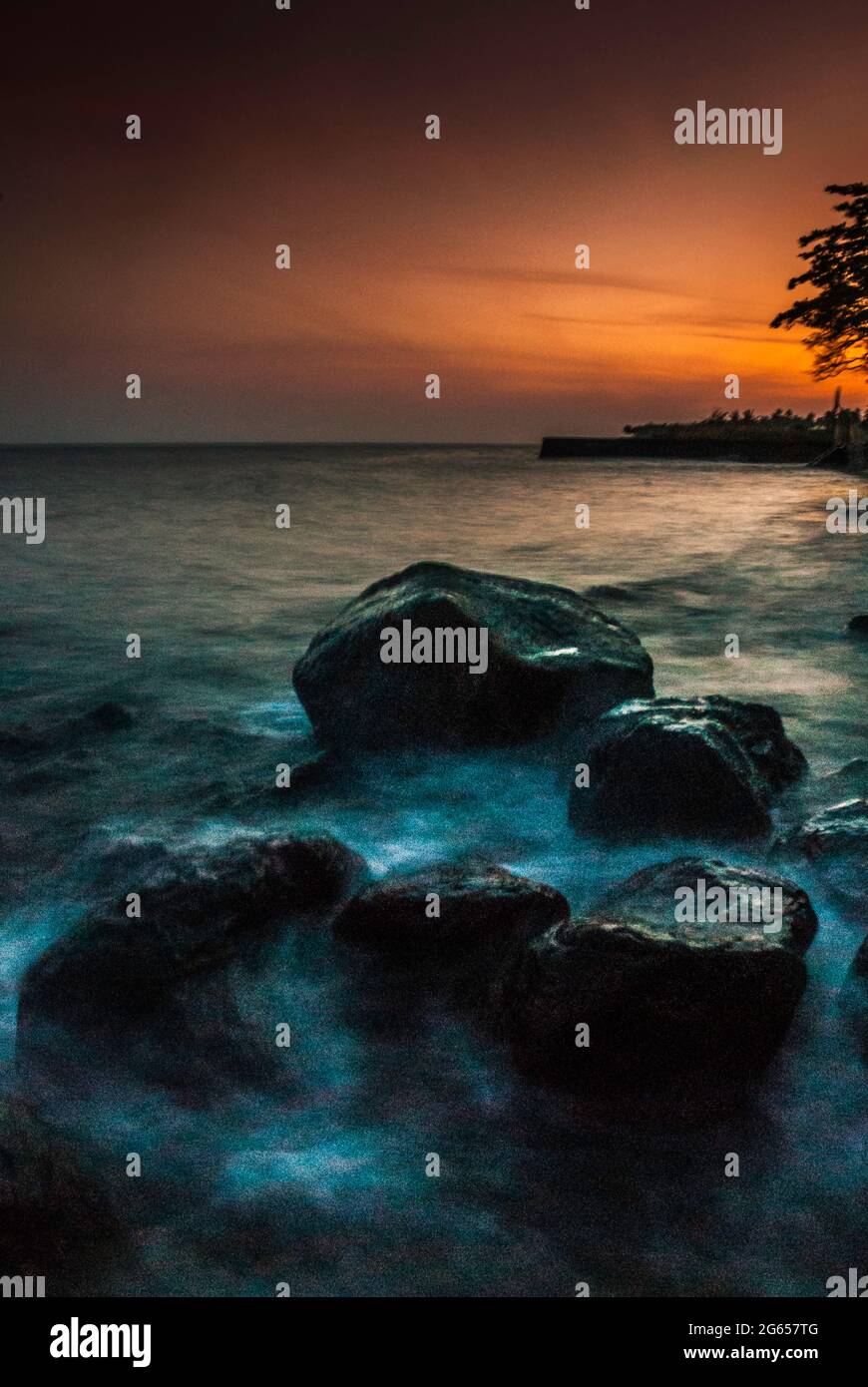 Rocks and flowing waves Stock Photo - Alamy