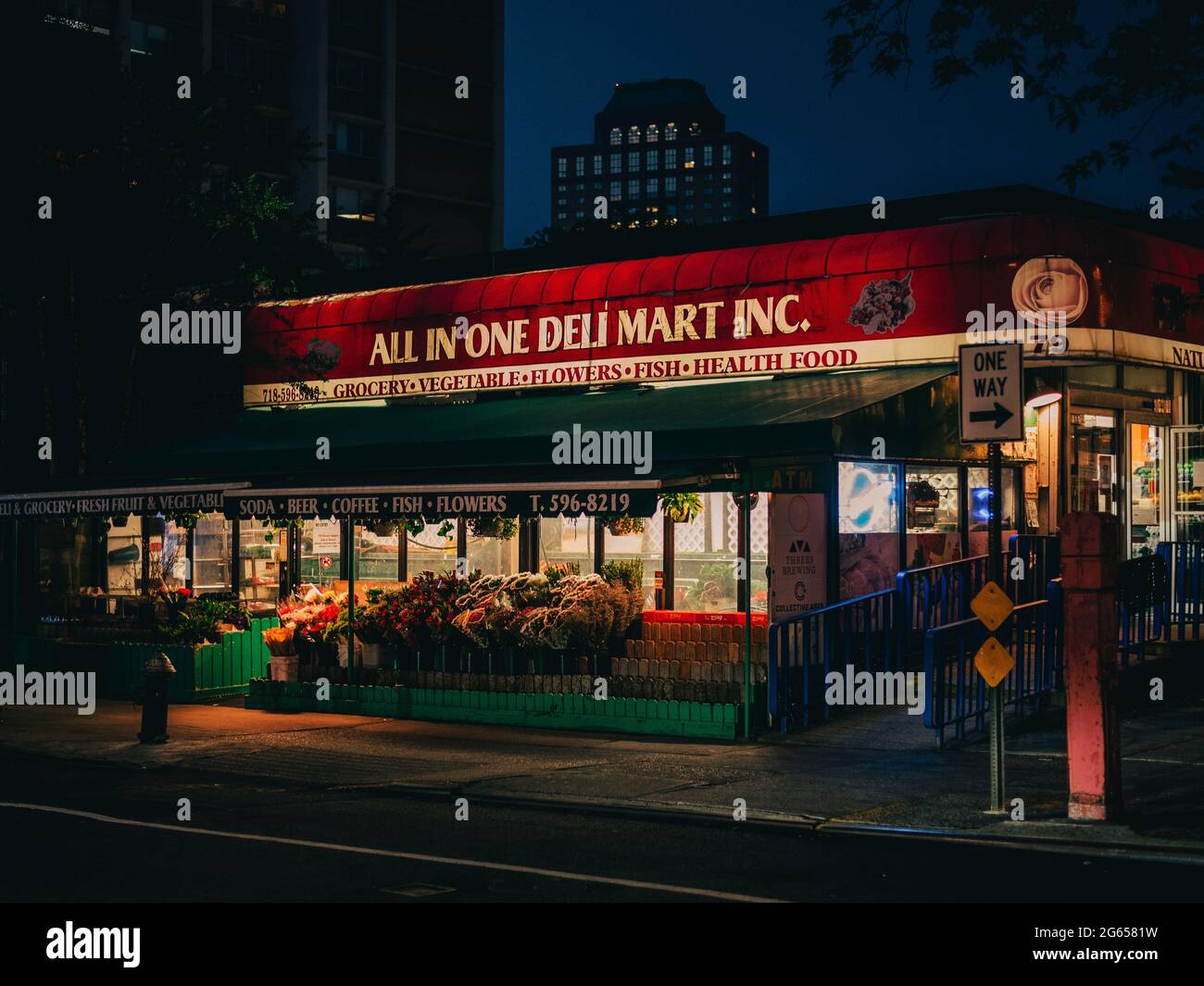 Brooklyn heights deli hi-res stock photography and images - Alamy