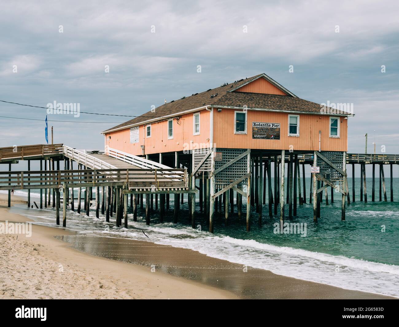 Pier in Rodanthe, the Outer Banks, North Carolina Stock Photo - Alamy