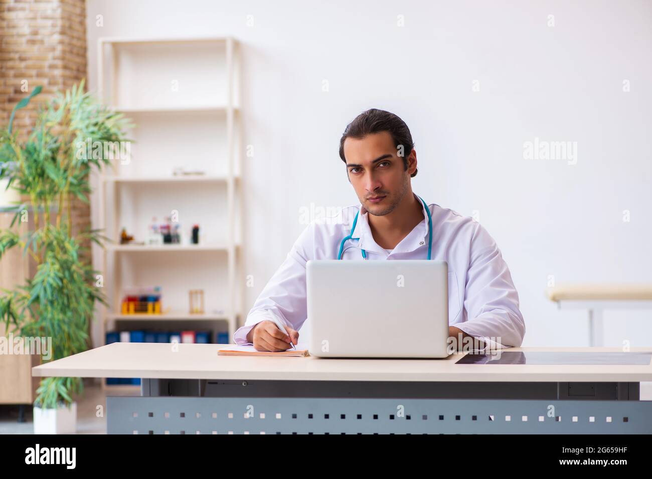 Doctor taking notes telehealth hi-res stock photography and images - Alamy