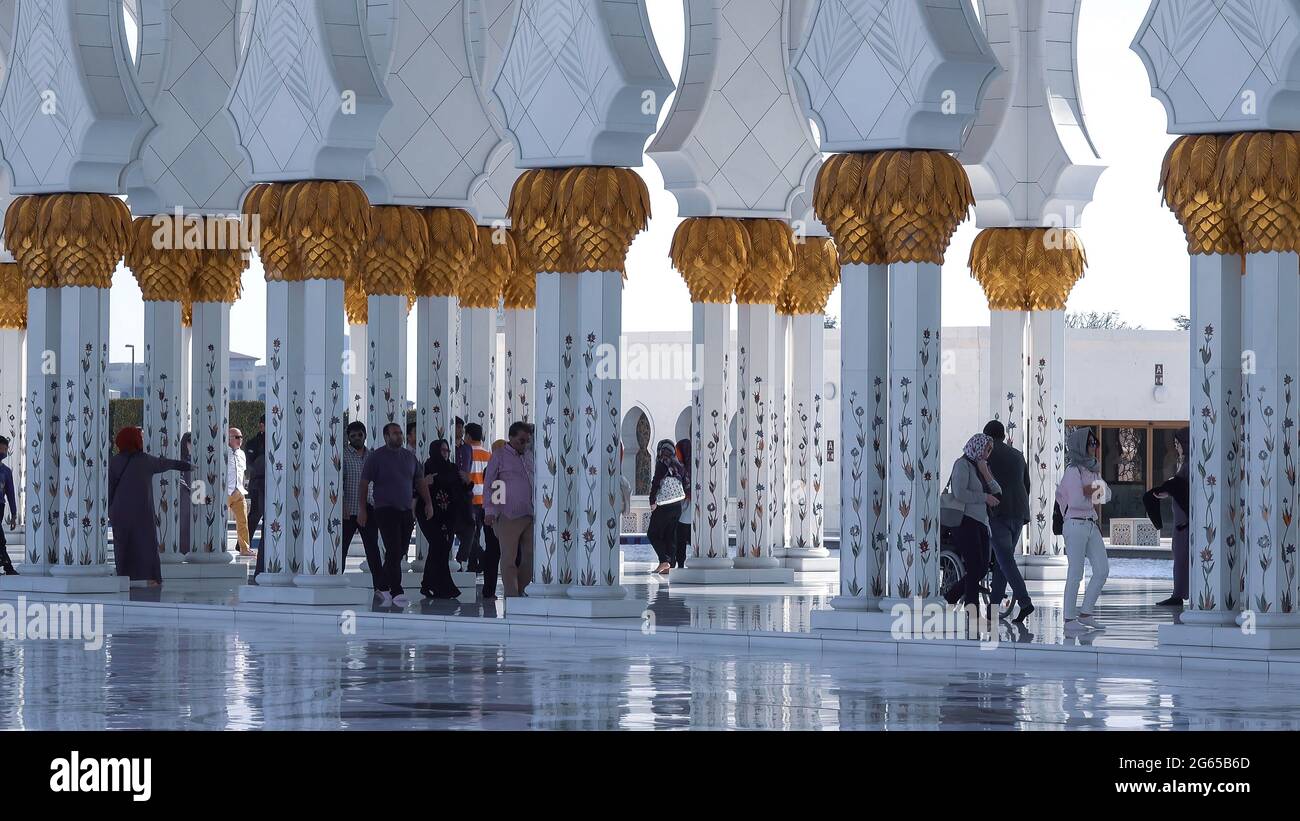 Ornate columns of Sheikh Zayed Grand Mosque, Abu Dhabi, United Arab ...
