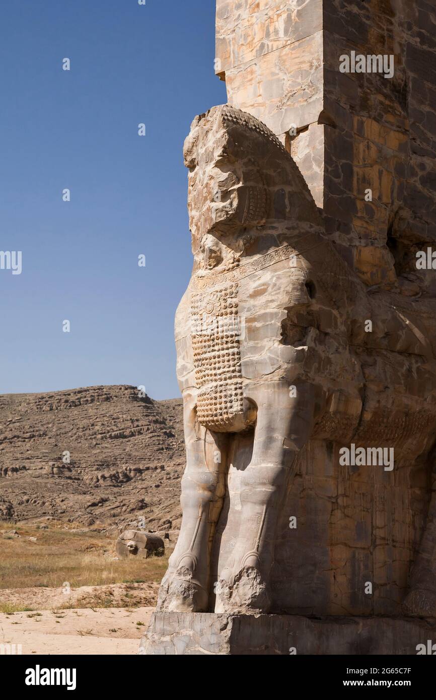 Persepolis, Bull statue, gate of all nations, gate of Xerxes, capital ...