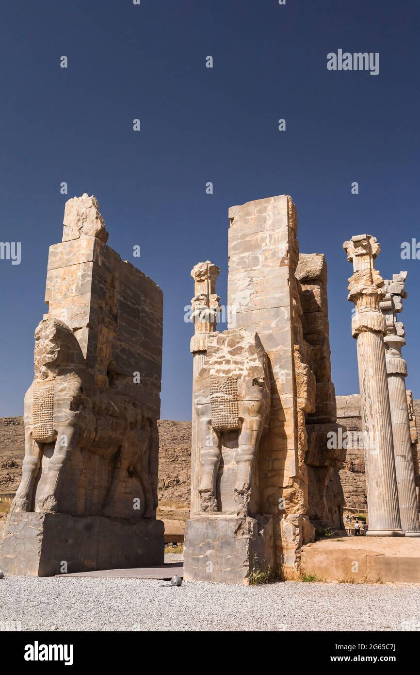 Persepolis, Bull statue, gate of all nations, gate of Xerxes, capital ...