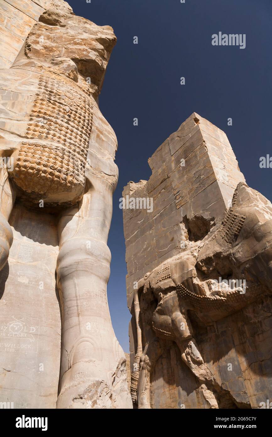 Persepolis, Bull statue, gate of all nations, gate of Xerxes, capital ...