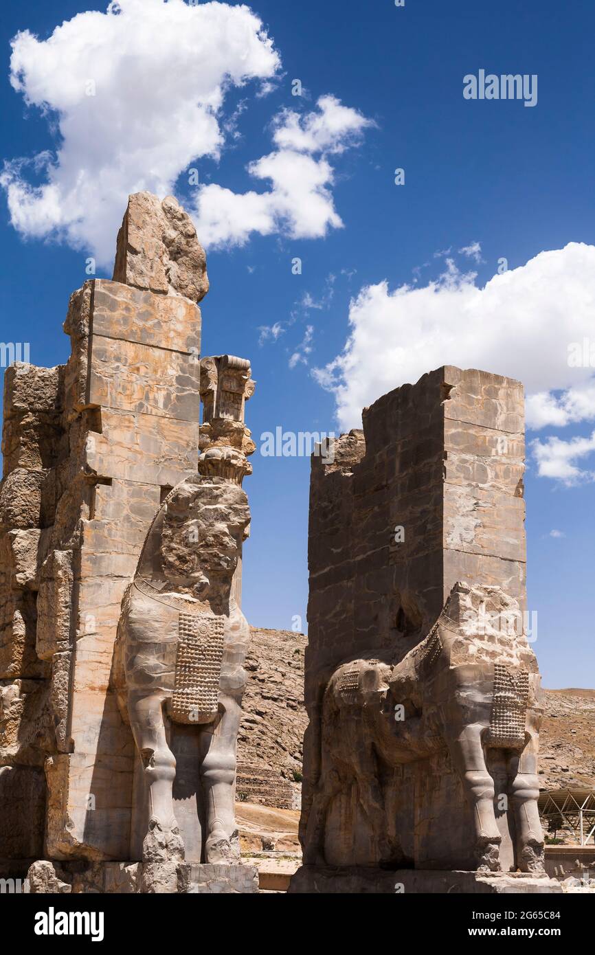 Persepolis, Bull statue, gate of all nations, gate of Xerxes, capital ...