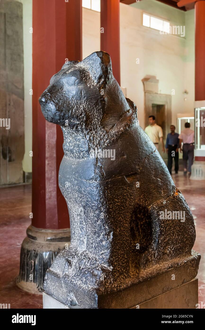 Persepolis, Stone lion statue, Queen Palace museum, Persepolis Museum ...