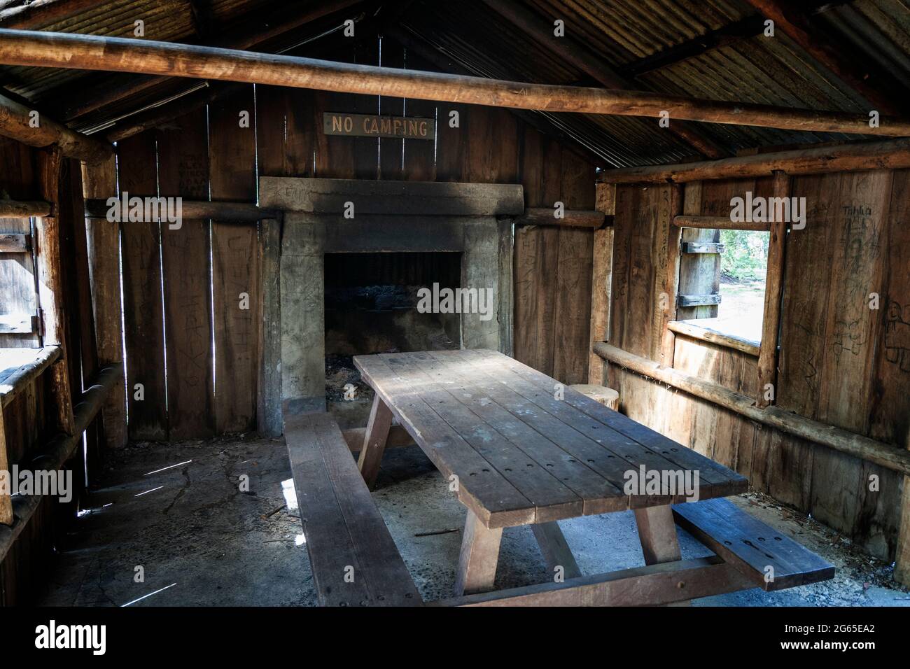 Slab hut hi-res stock photography and images - Alamy