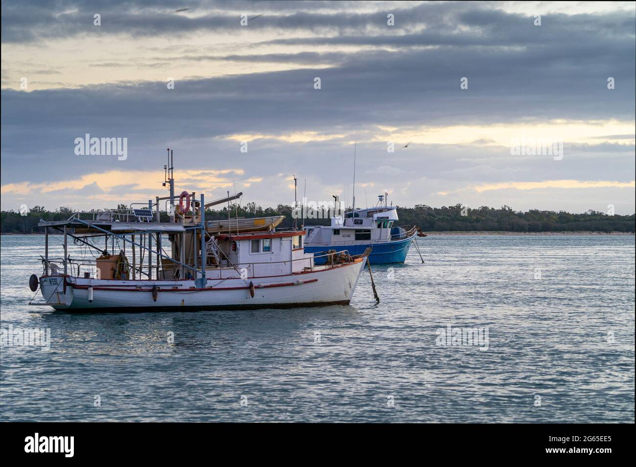 Fishing boats anchored in Burrum River at dawn. Burrum Heads ...