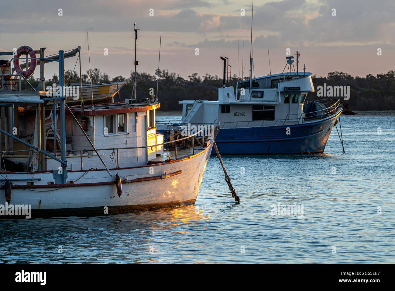 Fishing boats anchored in Burrum River at dawn. Burrum Heads ...