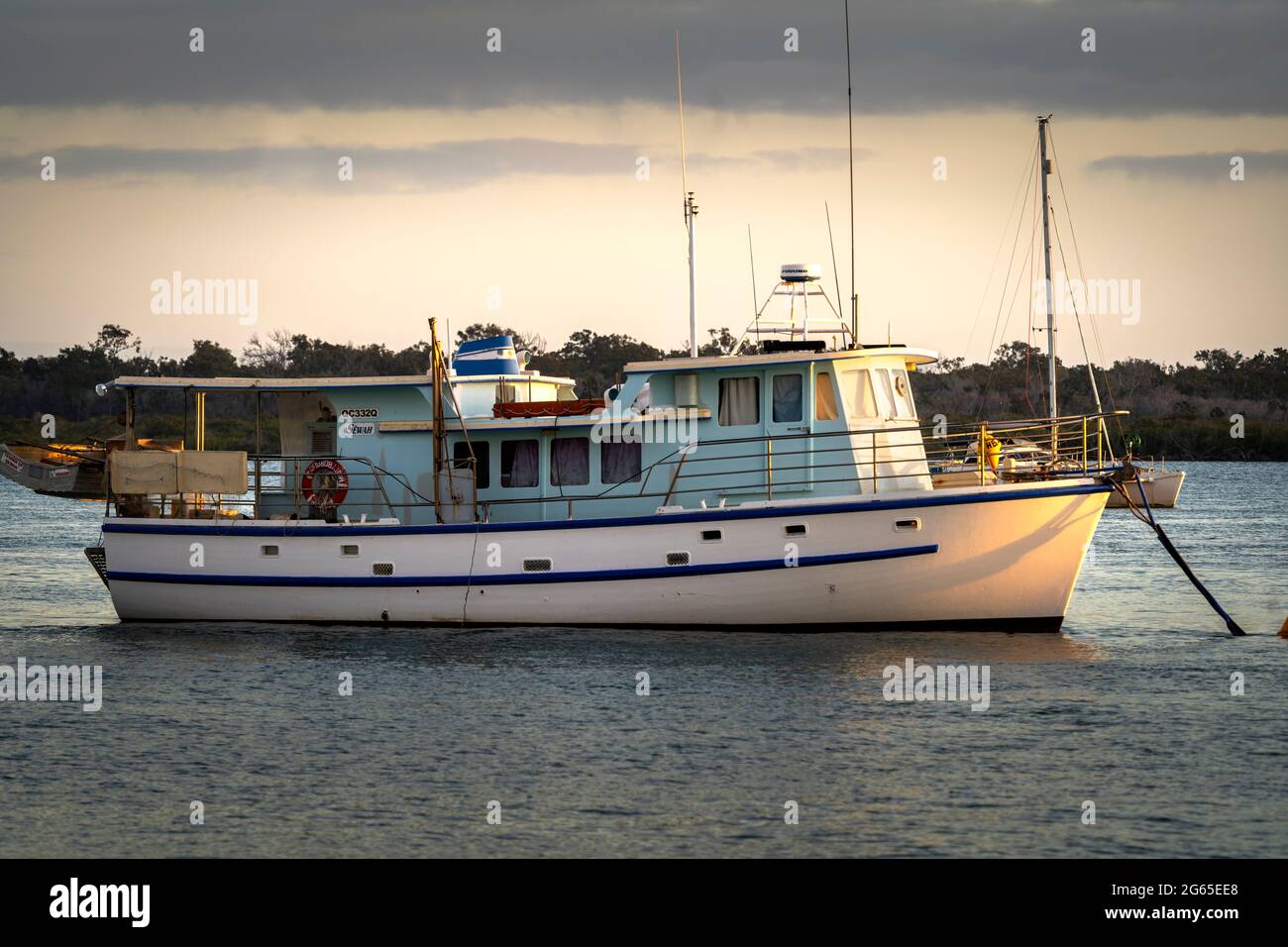 Fishing boats anchored in Burrum River at dawn. Burrum Heads ...