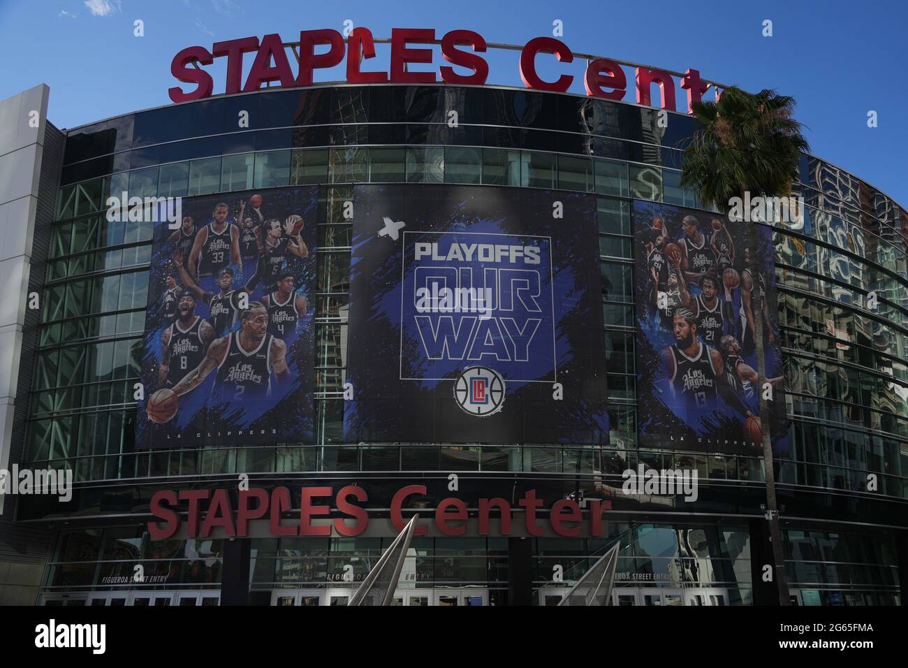 A general overall view of the Staples Center featuring LA Clippers ...
