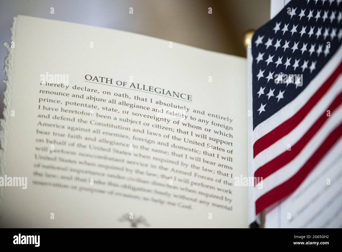 Oath allegiance naturalization ceremony hi-res stock photography and ...