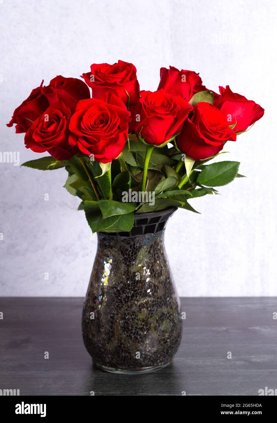 Dozen red roses hi-res stock photography and images - Alamy