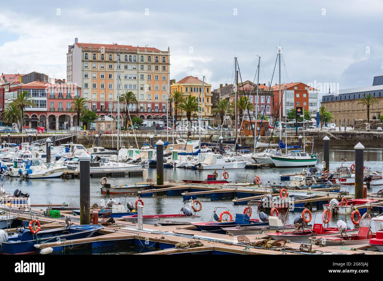 Port city harbour marina view hi-res stock photography and images - Alamy