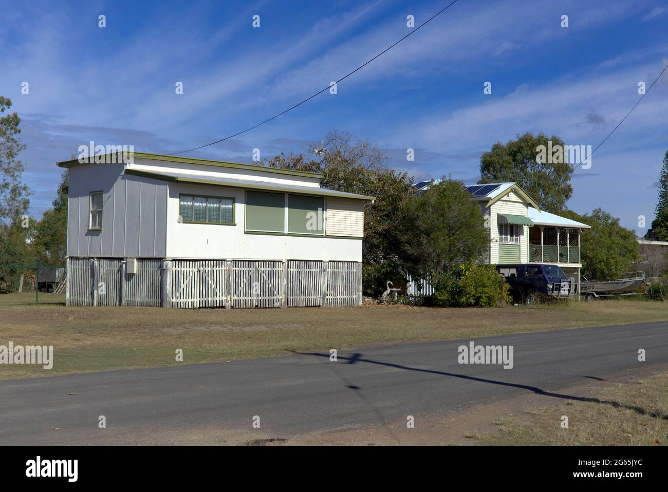 Holiday fishing shacks on the banks of the Isis River Buxton Queensland ...