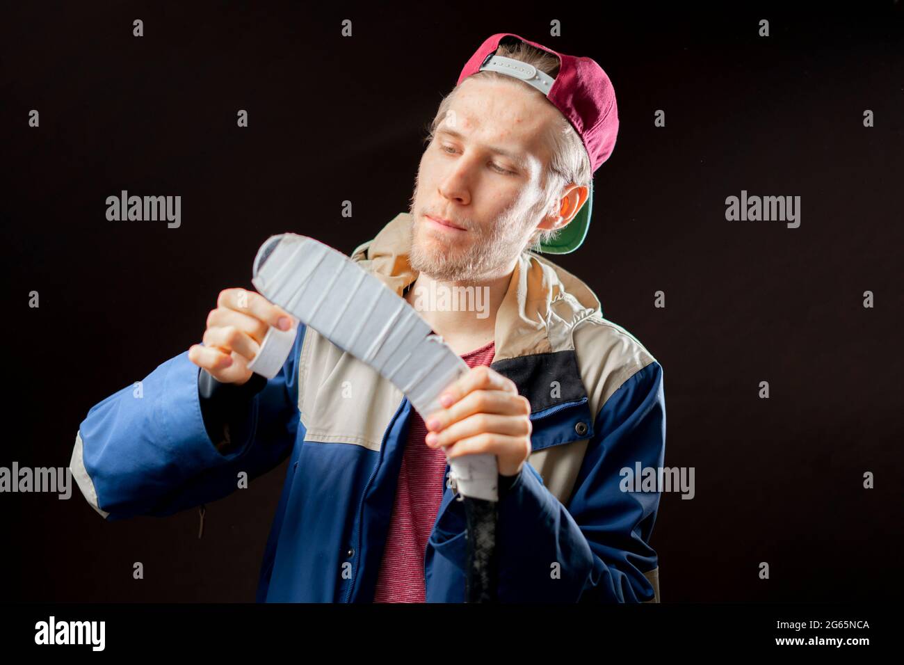 Taping hockey stick hi-res stock photography and images - Alamy
