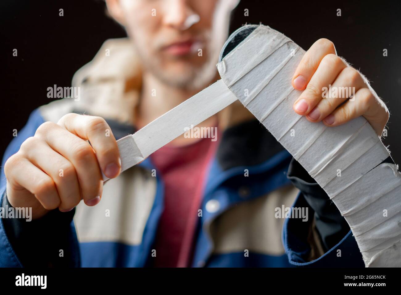 Taping hockey stick hi-res stock photography and images - Alamy