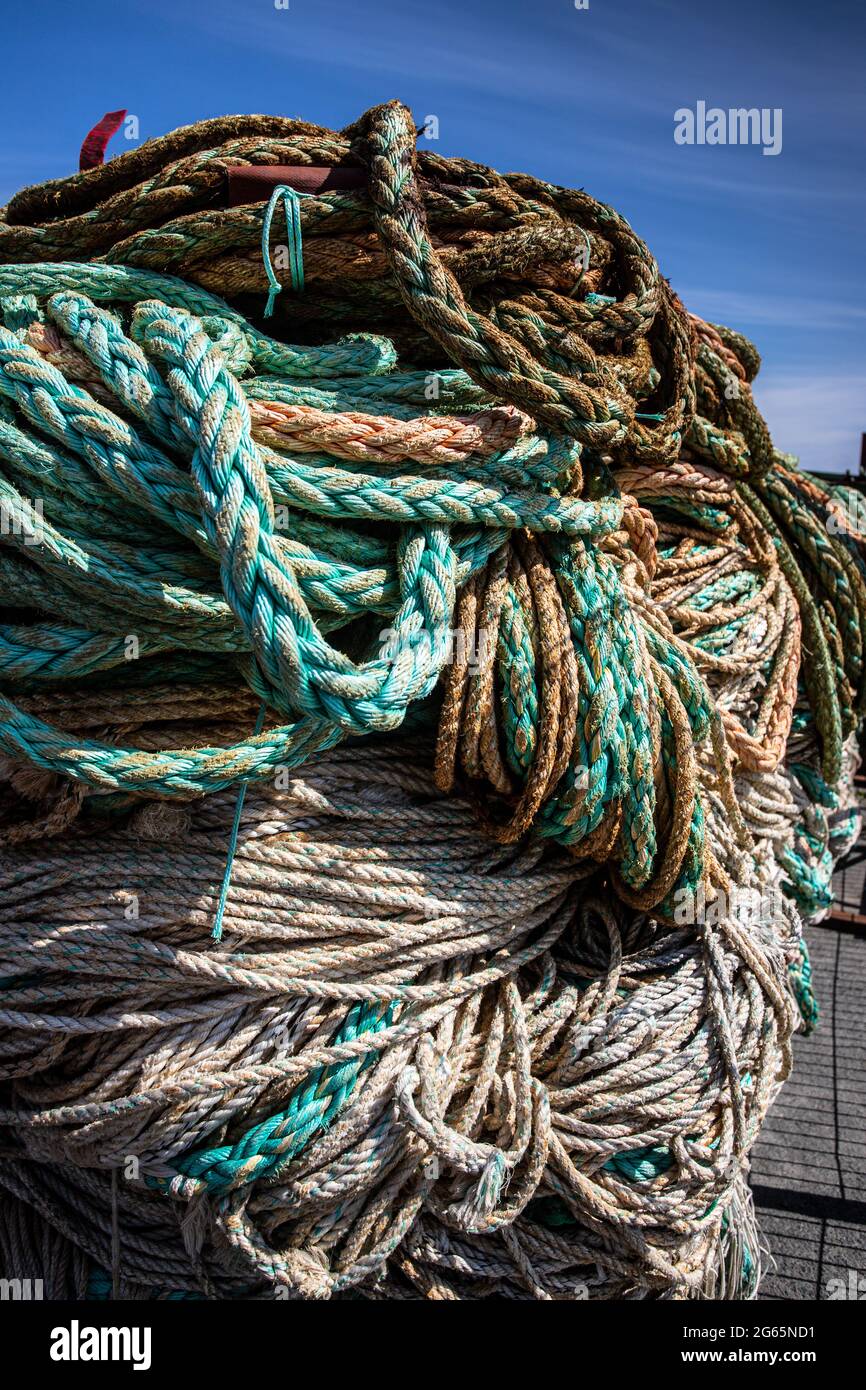 mooring rope in a harbour Stock Photo - Alamy