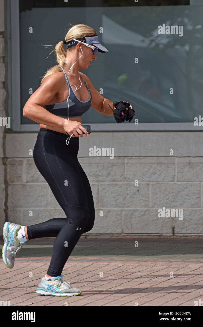 Female exercise watch hi-res stock photography and images - Alamy
