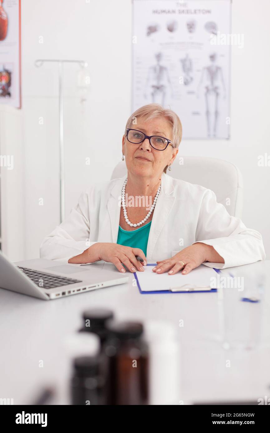 Practitioner nurse sitting desk working hi-res stock photography and ...