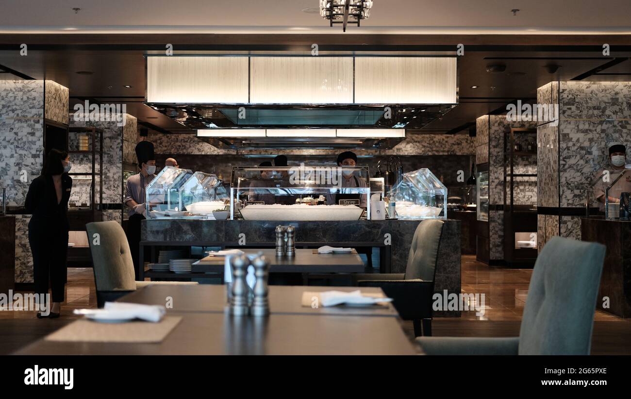 Fine dining restaurant interior hi-res stock photography and images - Alamy