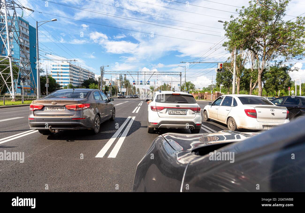 Cars 2 lane highway hi-res stock photography and images - Alamy