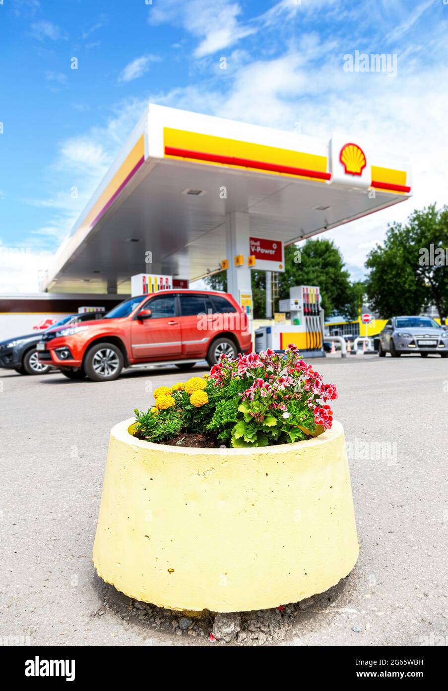 Royal Dutch Shell Filling Car