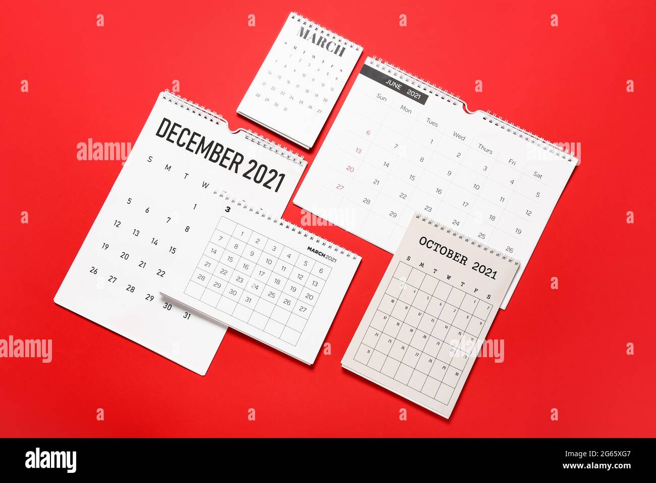Flip paper calendars on color background Stock Photo - Alamy